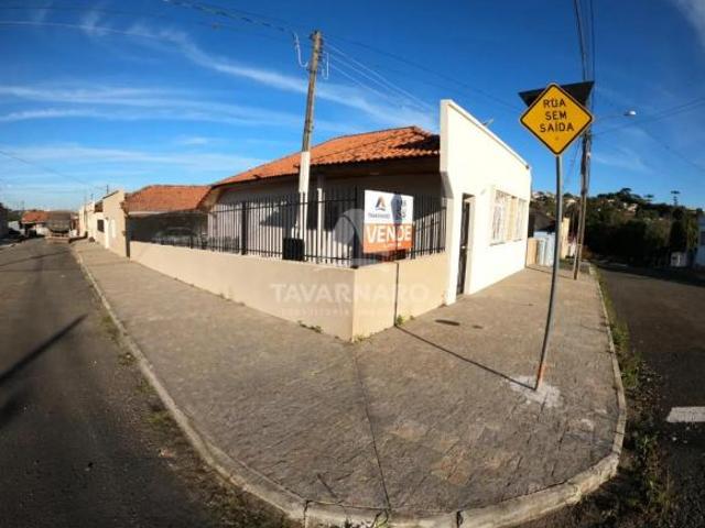 IMÓVEL DE ESQUINA COM DUAS CASAS
