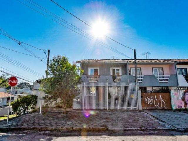 Sobrado de Esquina com Amplo Terreno