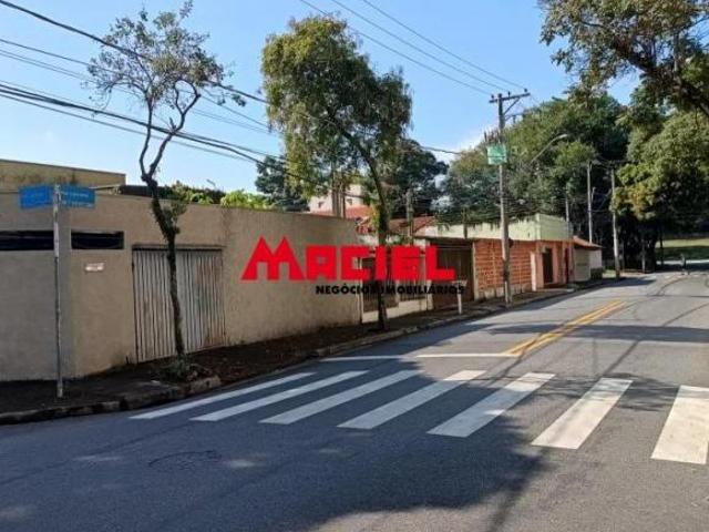 IMOVEL DE ESQUINA EM EXCELNTE LOCALIZAÇÃO, PROXIMO AO CENTER VALE, OTIMO PARA COMERCIO