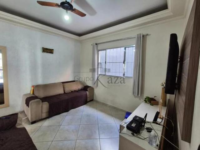 Imóvel de esquina em rua Comercial Jardim Paraíso 3 Dormitórios uma Suíte 160m². Casa Térrea