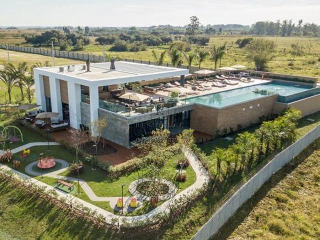 Imóvel de luxo à venda em Eldorado do Sul RS: Sobrado com 4 quartos, 2 suítes e 315m² no condomínio