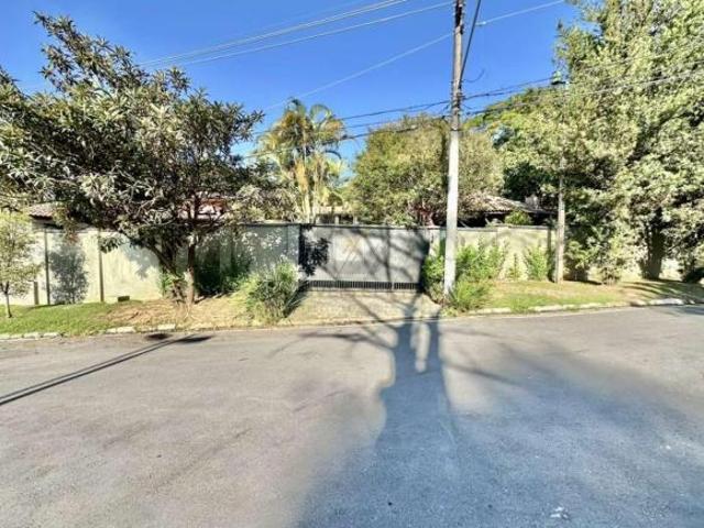 Imóvel de luxo: Casa em condomínio com 3 suítes e 11 vagas na Chácara Vale do Rio Cotia, Carapicuíba