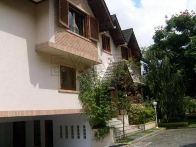 Imóvel de Luxo: Casa em Condomínio com 4 Quartos e 4 Suítes na Chácara Monte Alegre, São Paulo SP