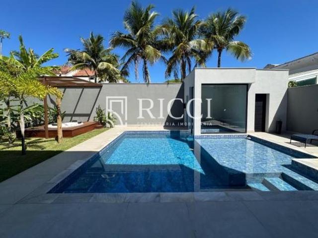 Imóvel de luxo com 5 quartos e 5 suítes em condomínio exclusivo no Jardim Acapulco, Guarujá SP!