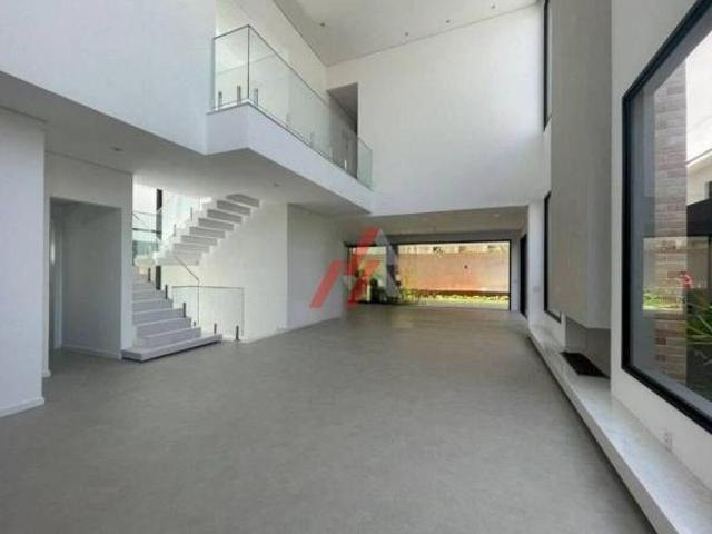 Imóvel de luxo em Alphaville: Casa de 4 quartos, 4 suítes e 480m² à venda em Santana de Parnaíba SP