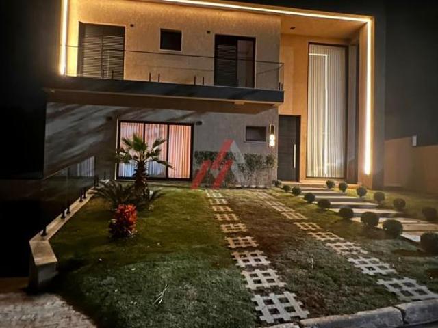 Imóvel de luxo em condomínio: Casa de 4 quartos e 3 suítes em Santana de Parnaíba SP, bairro Tarumã