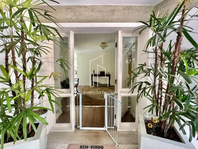 Imóvel de Luxo em Condomínio de Alto Padrão em Palos Verdes, Carapicuíba SP: 4 Quartos, 4 Suítes e 5