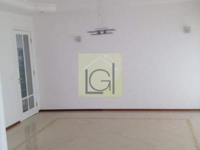 Imóvel de luxo em condomínio exclusivo de Barueri SP: casa com 4 suítes, 3 salas e 455m² de área