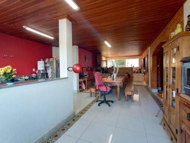 Imóvel de luxo em Sobradinho: casa com 6 quartos, 2 suítes, 3 salas e 4 banheiros, 4 vagas de garage