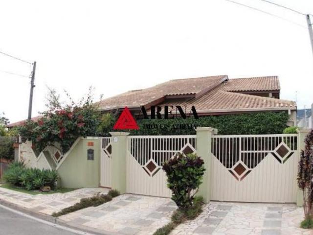 Imóvel de Luxo na Vila Petrópolis: Casa com 3 quartos, 3 suítes, 5 salas, 5 banheiros, 4 vagas de ga