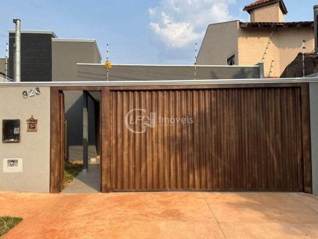Imóvel de luxo na Vila Planalto: Casa com 3 quartos, 3 suítes, 1 sala e 2 vagas de garagem em Campo