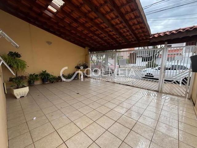 Imóvel de luxo na Vila Rubens: Casa com 4 quartos, 2 suítes e 3 vagas de garagem em Indaiatuba SP