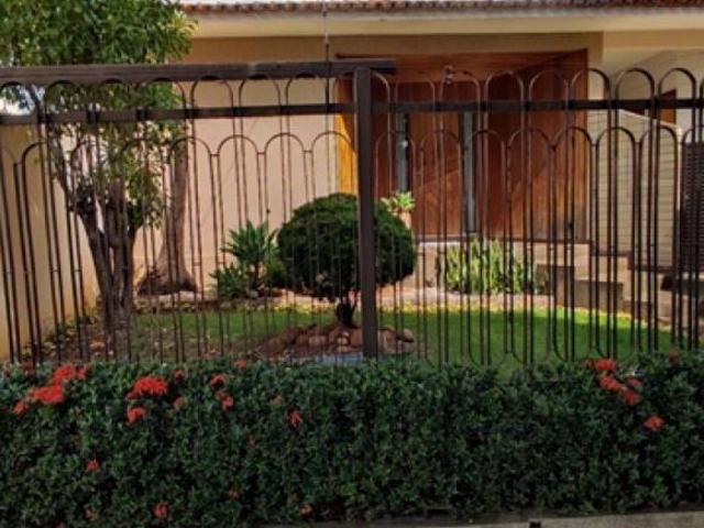 Imóvel de luxo no coração de Goiânia: Residência de alto padrão com 4 quartos, 4 suítes e 281m² no S