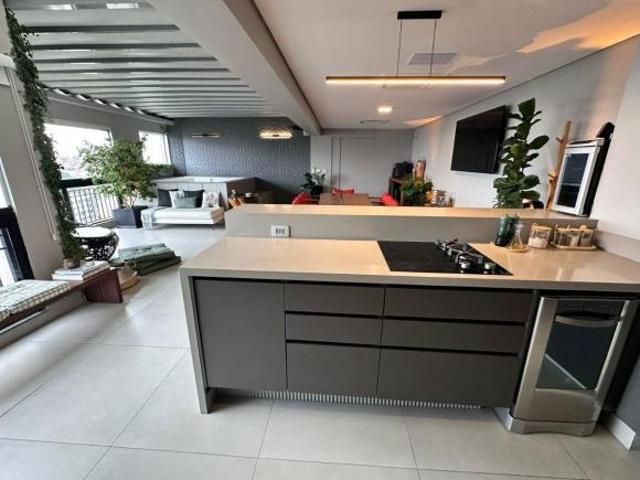 Imóvel de Luxo no Morumbi: Cobertura com 2 suítes, 3 vagas de garagem e 164m² em São Paulo SP