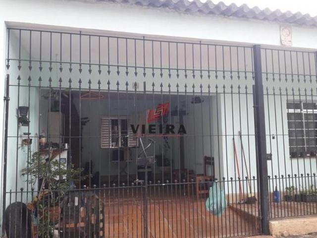 Imóvel defronte a uma bela praça
