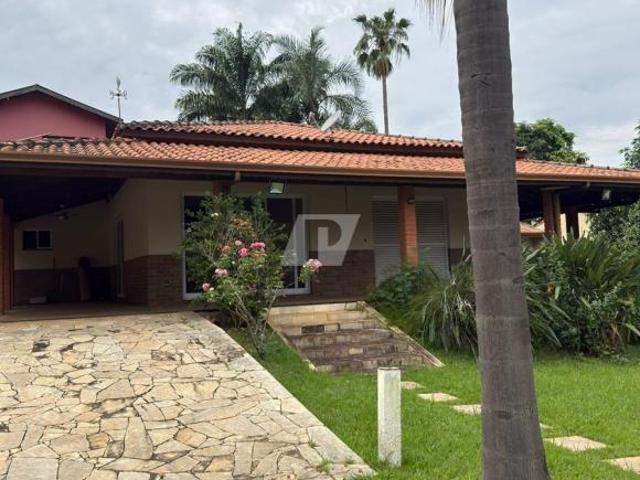 Imóvel em condomínio exclusivo em Piracicaba: 3 quartos, 1 suíte, 1 sala, 4 banheiros, 2 vagas, 200