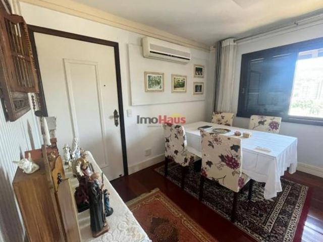 Imóvel em Igrejinha com sala de estar, sala de jantar e cozinha V