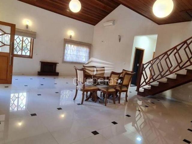 IMOVÉL ESTILO COLONIAL A VENDA EM CONDOMINIO DE ALTO PADRÃO