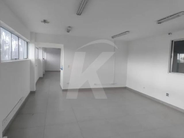 Imóvel Estratégico em Cumbica: Galpão Industrial com 1.298m² de Área Construída