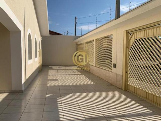 Imóvel Espaçoso e Funcional à Venda em Jacareí/SP Parque Itamarati: 4 Quartos, 1 Suíte, 2 Salas, 3