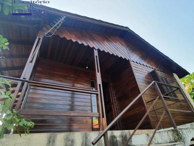 Imóvel Espaçoso na Vila Nova: Casa de 3 quartos com 2 salas e 2 vagas de garagem em Porto Alegre RS