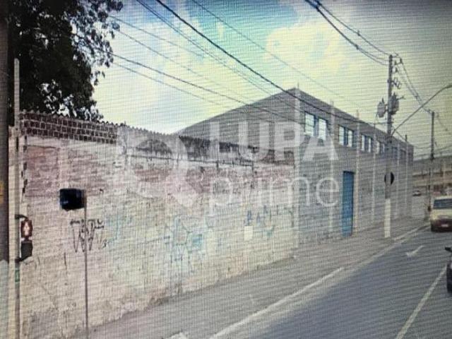 Imóvel Excelente galpão com 300m² de área total esquina com avenida zoneamento ZEM / ZEMP agende !