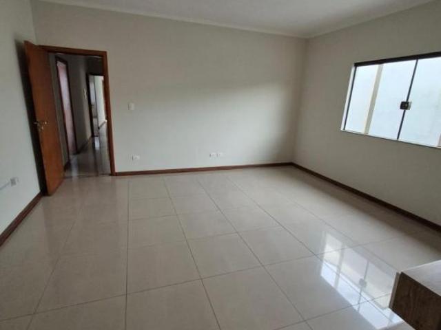 Imóvel exclusivo à venda em Poços de Caldas MG: Casa de 3 quartos no Jardim Centenário com 237m² e 2