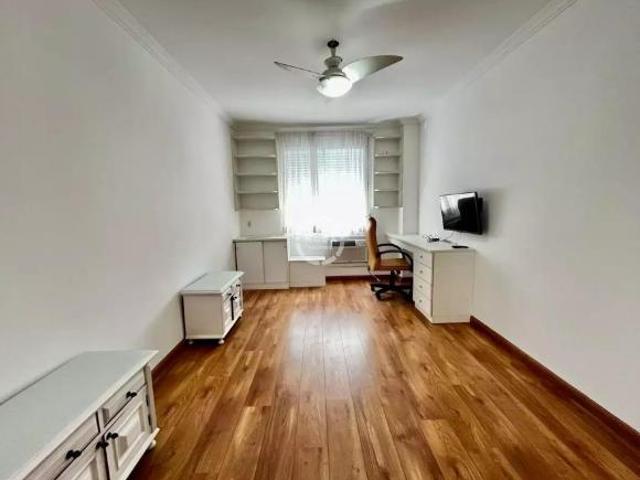 Imóvel Exclusivo: Apartamento 2 Quartos Reformado no Gonzaga 97m² 1 vaga Próximo à Praia Vin