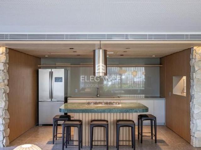 Imóvel Exclusivo em Três Figueiras, Porto Alegre. Apartamento com 3 Suítes, 5 Banheiros e 3 Vagas de