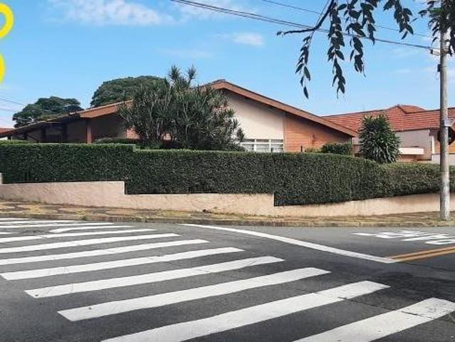 Imóvel ideal para Comércio clinicas em geral, escritórios, restaurantes e outros em avenida no bai