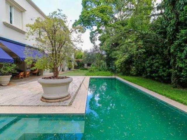 Imóvel luxuoso no Jardim Guedala: 5 quartos, 5 suítes, 6 salas, 8 banheiros, 4 vagas 919m² Venda