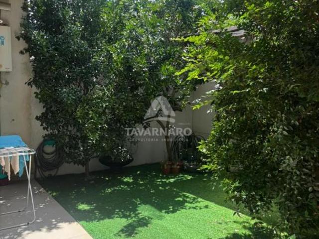 Imóvel Moderno com Quintal Verde e Ambientes Semi Mobiliados