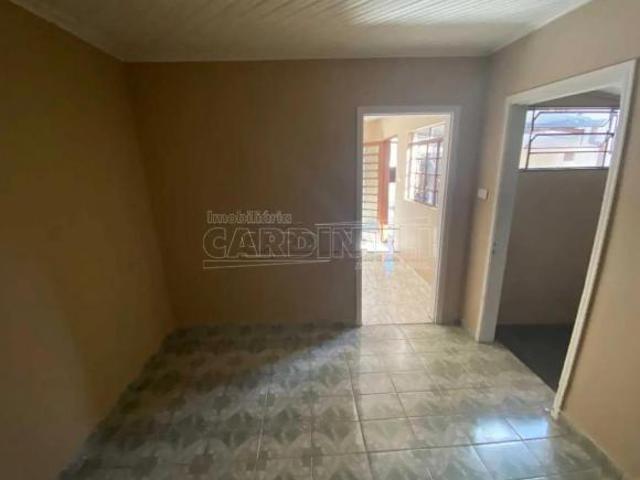 Imovel muito bem localizado na rua principal bem próximo da portaria