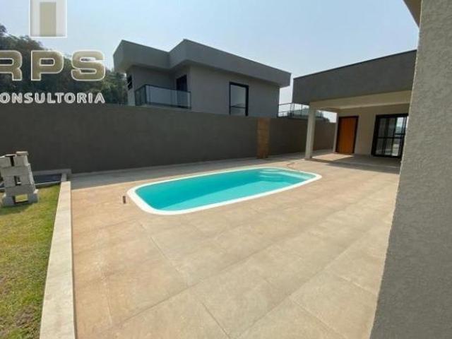Imóvel novo com: 03 suites, 04 Banheiros Cozinha integrada com espaço gourmet Sala com pé direito