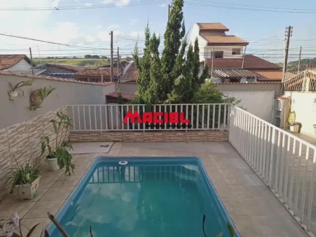 Imóvel novo com quintal grande, 2 dormitórios e piscina