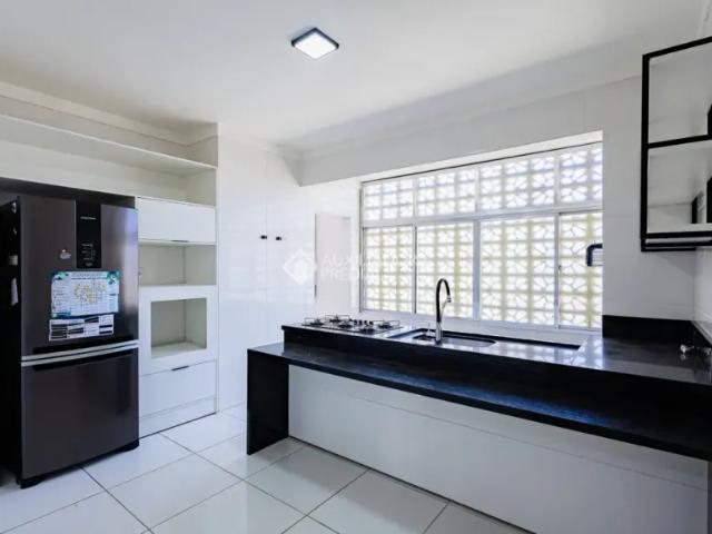 Imóvel para venda tem 122 metros quadrados com 3 quartos em Três Figueiras Porto Alegre RS