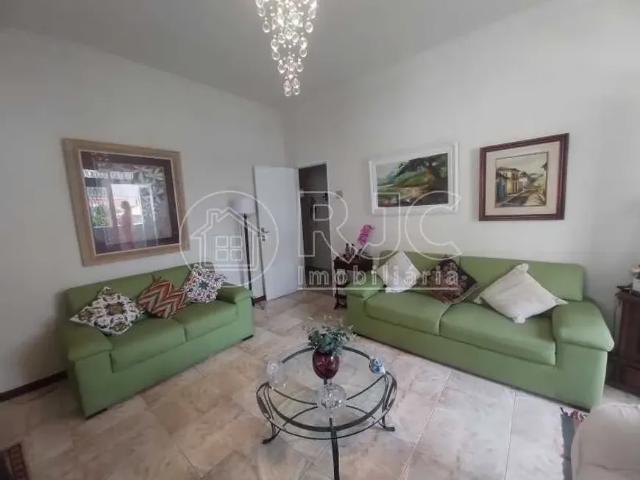 Imóvel para venda tem 130 metros quadrados com 4 quartos em Tijuca Rio de Janeiro RJ