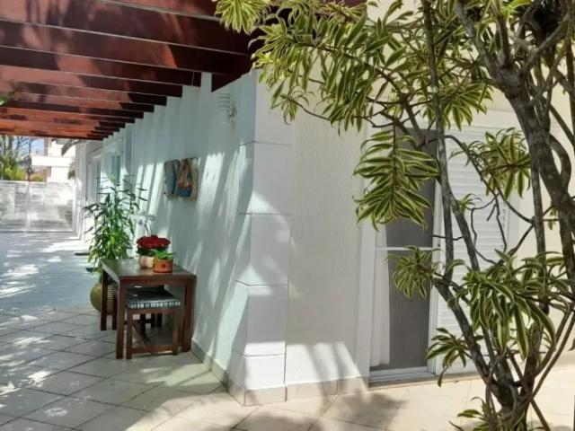 Imóvel para venda tem 350 metros quadrados com 5 quartos em Enseada Guarujá SP