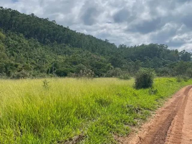 Imóvel para venda tem 600 metros quadrados em Terra Preta Mairiporã SP