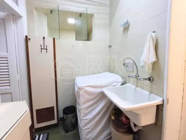 Imóvel para venda possui 184 metros quadrados com 4 quartos em Tijuca Rio de Janeiro RJ