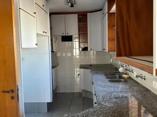 Imóvel para venda possui 198 metros quadrados com 4 quartos