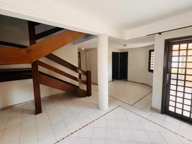 Imóvel para venda possui 260 metros quadrados com 4 quartos em Buraquinho Lauro de Freitas BA