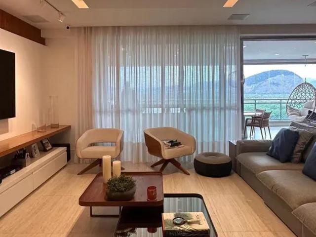 Imóvel para venda possui 312 metros quadrados com 4 quartos na Barra da Tijuca Rio de Janeiro RJ