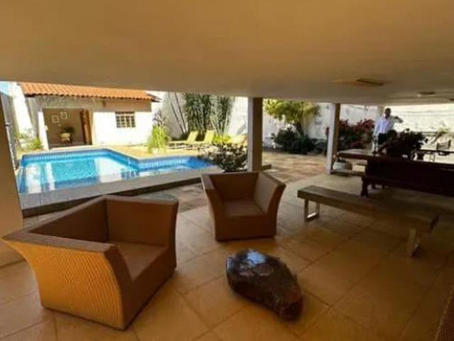 Imóvel para venda possui 420 metros quadrados com 4 quartos em São Roque \ SP