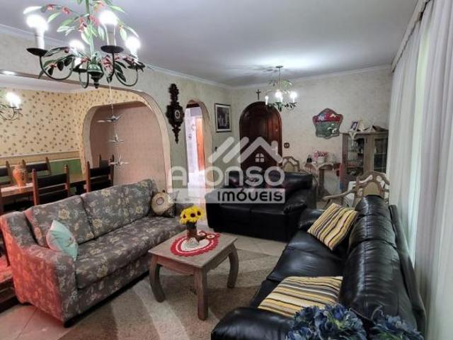 Imóvel para aluguel e venda possui 360 metros quadrados com 4 quartos!