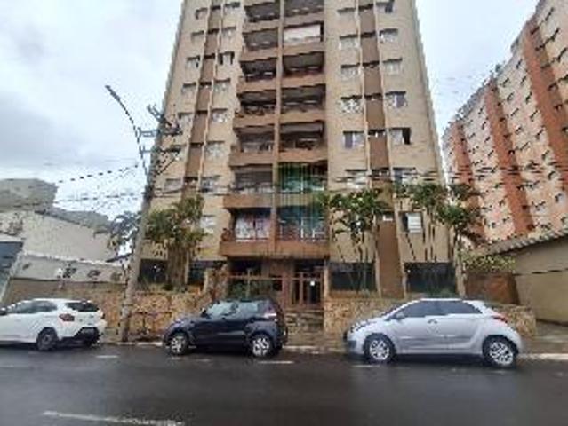 Imóvel passando por processo de pintura. Excelente apartamento de 3 dormitórios, sendo 2 suítes no centro da cidade São Carlos imóveis