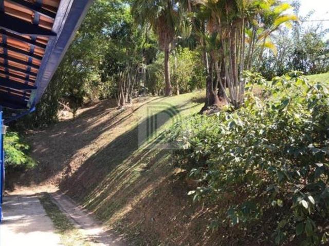 IMÓVEL RECÉM REFORMADO EM CONDOMÍNIO FECHADO PETIT VILLAGE