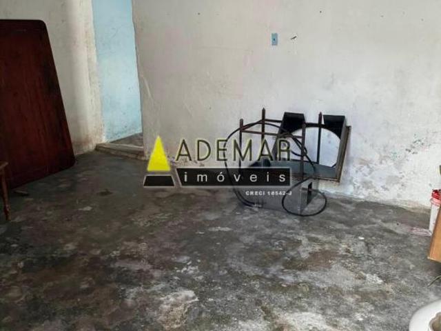 Imóvel residencial com 250 m² de terreno, cômodos amplos