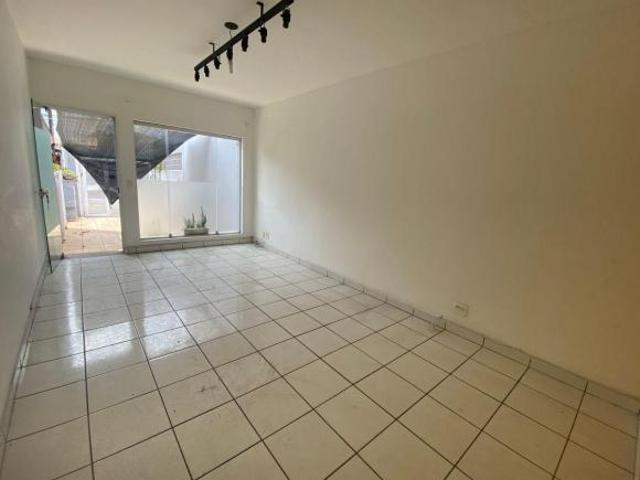 IMOVEL RESIDENCIAL OU COMERCIAL DE 180m2 na vila Sonia. FL64