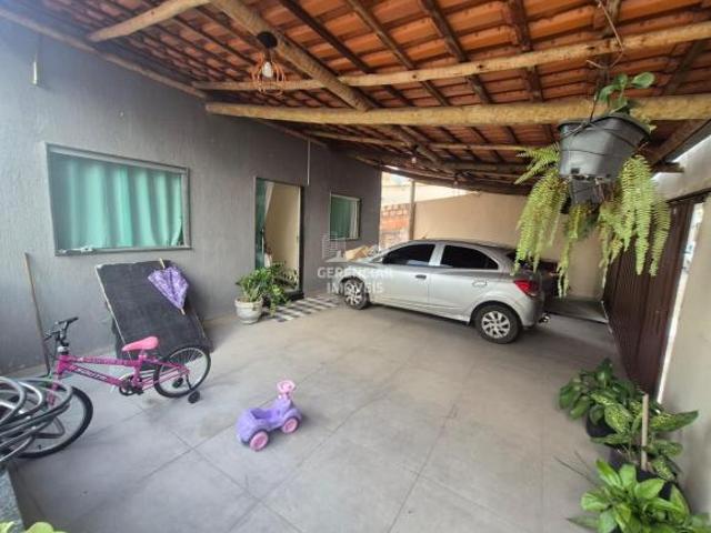 Imóvel Versátil com 02 Casas, Garagem Ampla e Quintal com Pomar em Niterói Betim/MG